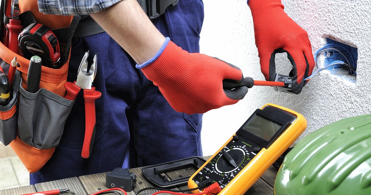 Electrical Worker Safety Precautions - Safe At Work California