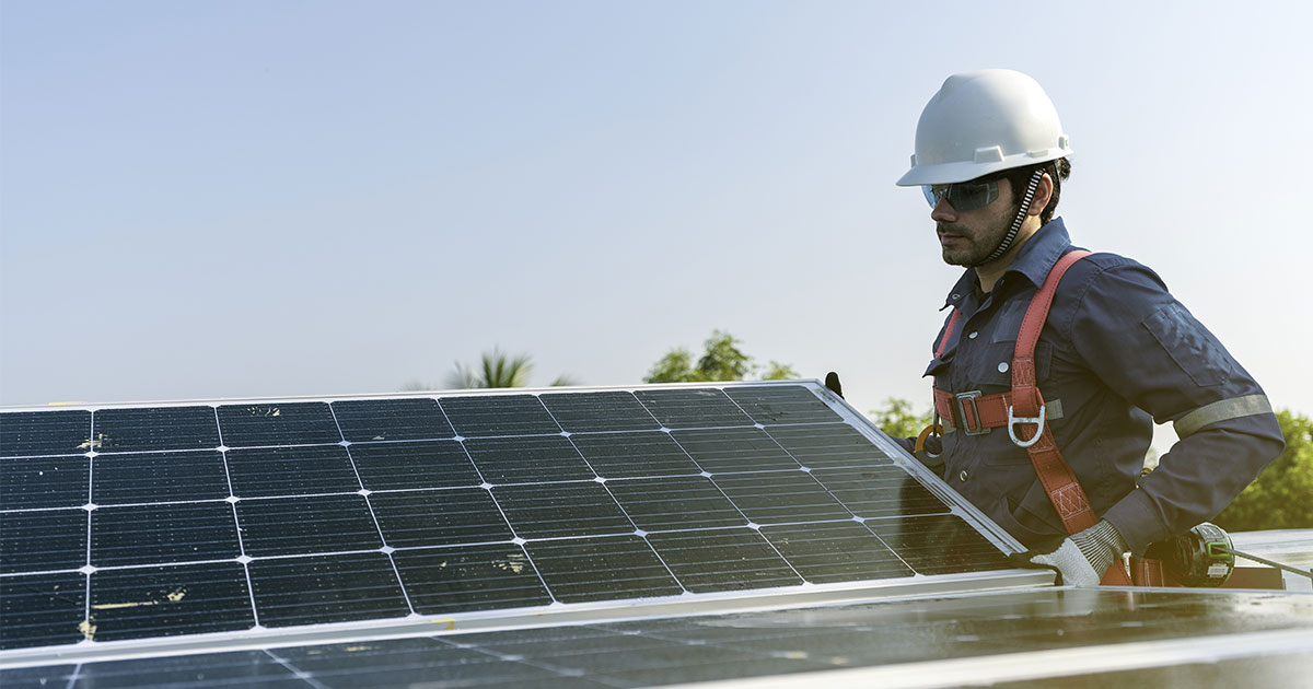 Safety Meeting: Avoid Falls When Installing Solar Panels - Safe At Work ...